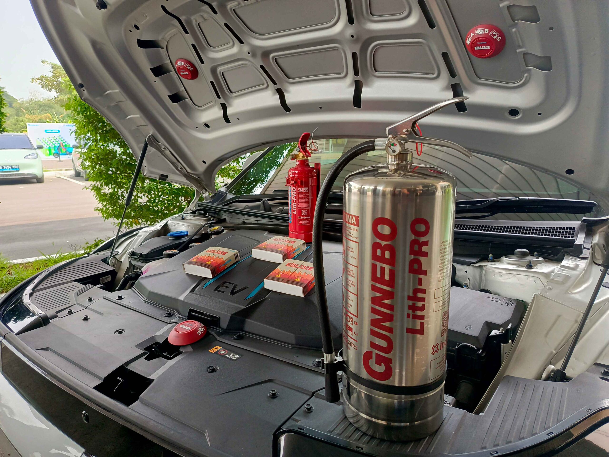 Indolok Luncurkan APAR untuk Mobil Listrik yang Berbaterai Lithium ...