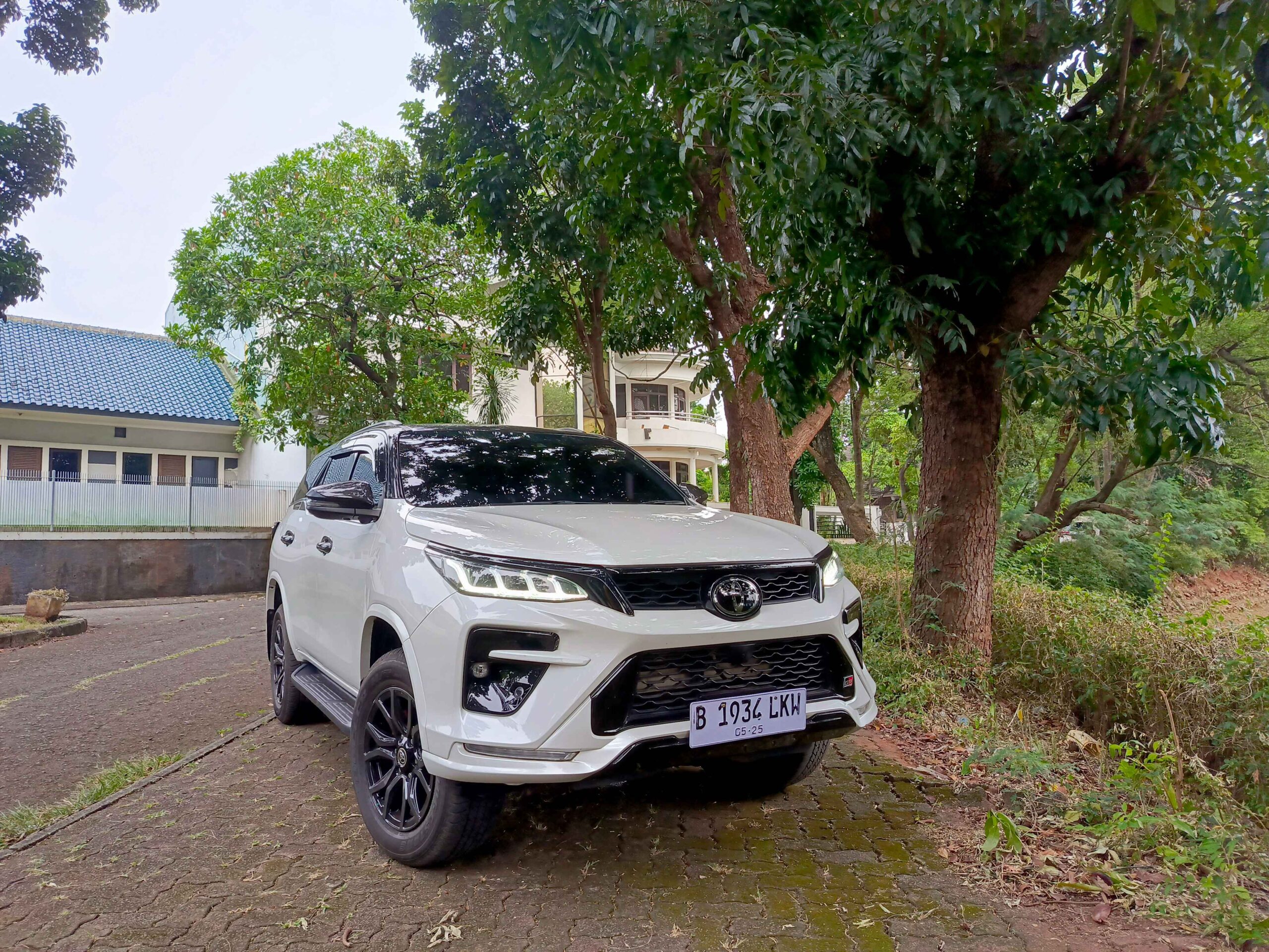 Review Toyota Fortuner GR-S Tetra Drive: Tambah Ganteng dan Sedikit ...
